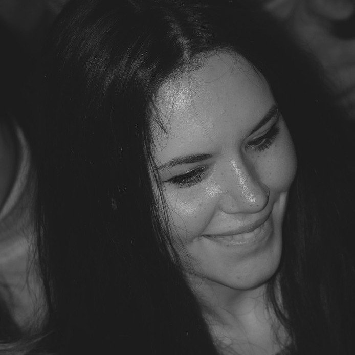 Alexandra Paul: Artist - Jose Art Gallery