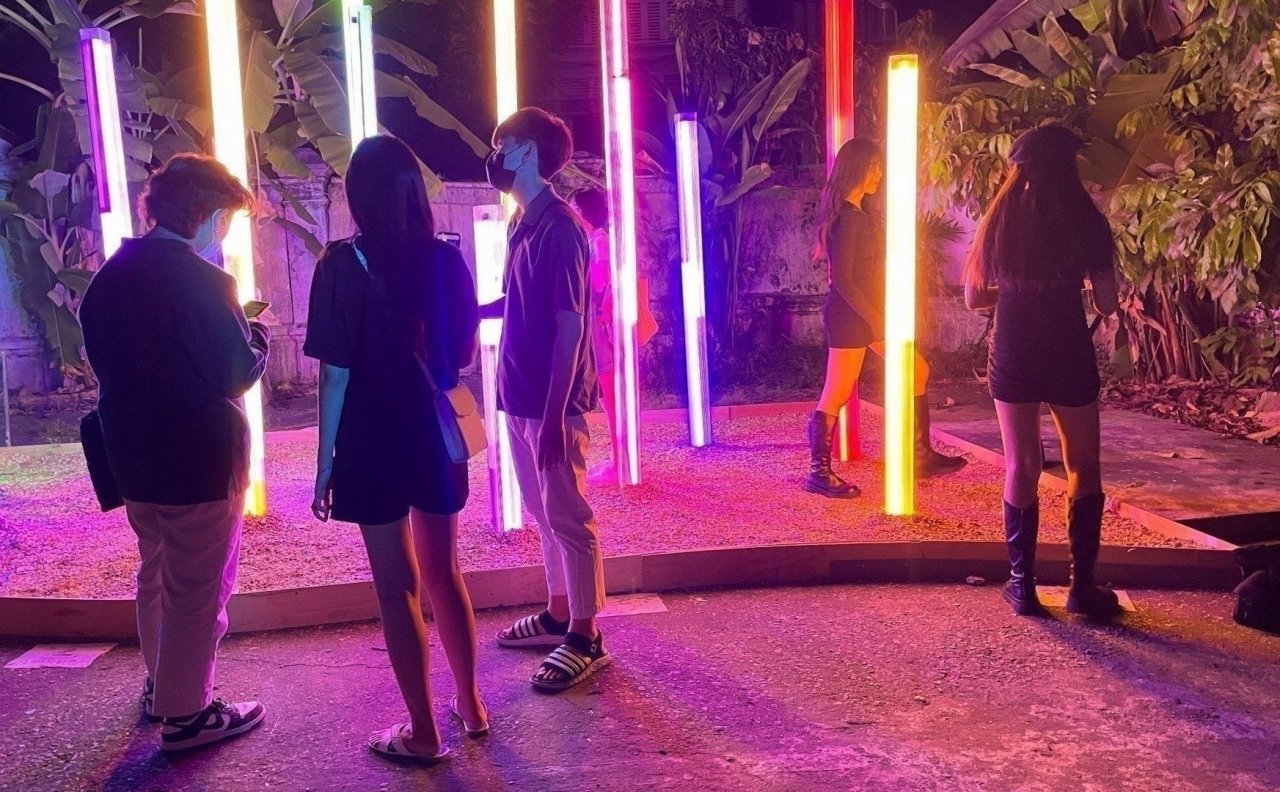 Neon Art Movement - Jose Art Gallery