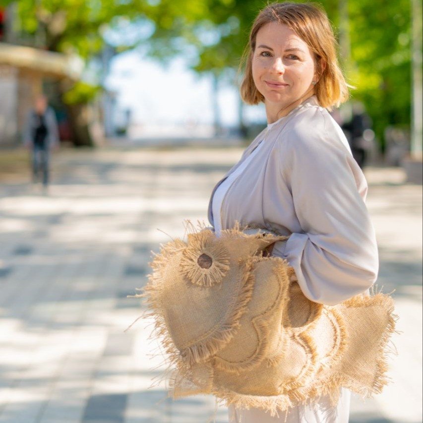 Tushina: Artist - Jose Art Gallery