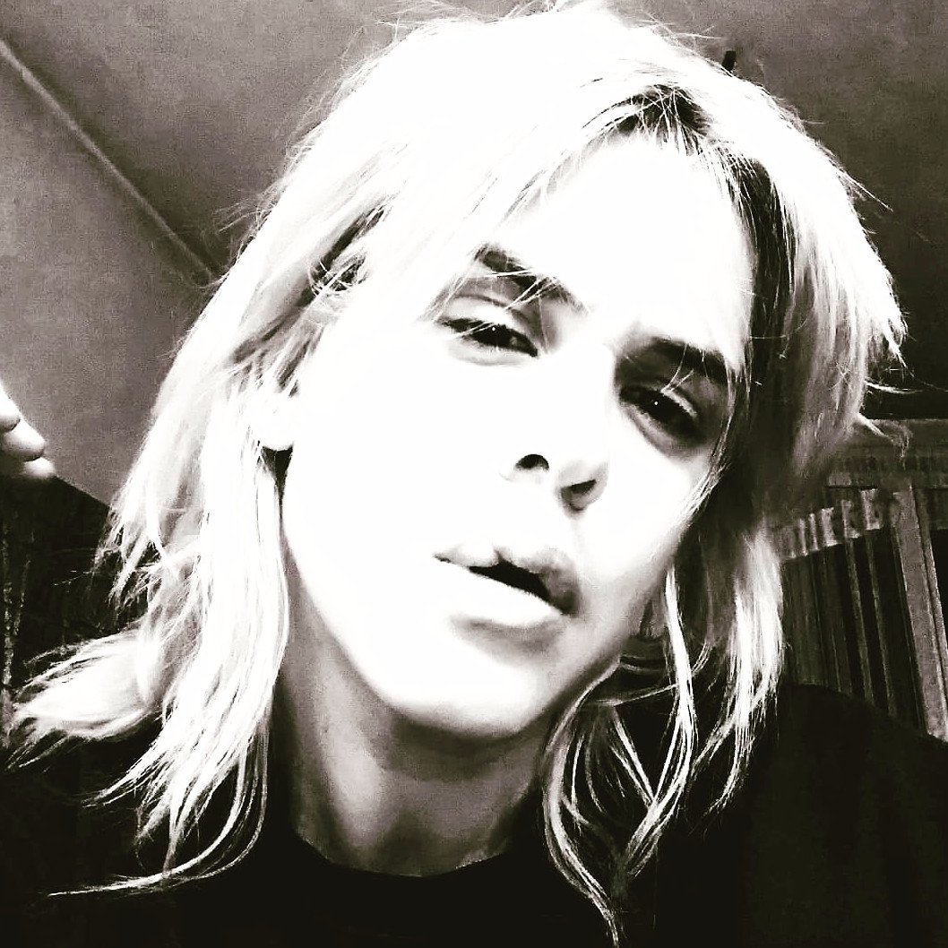 Livia Pervaz: Artista - Jose Art Gallery