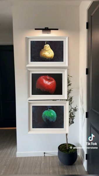 Drawing of a pear, Still life. Drawing - Iryna Oliinyk