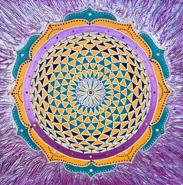 Torus: Circle of Colors and Light Painting by Vladilena Cherednichenko