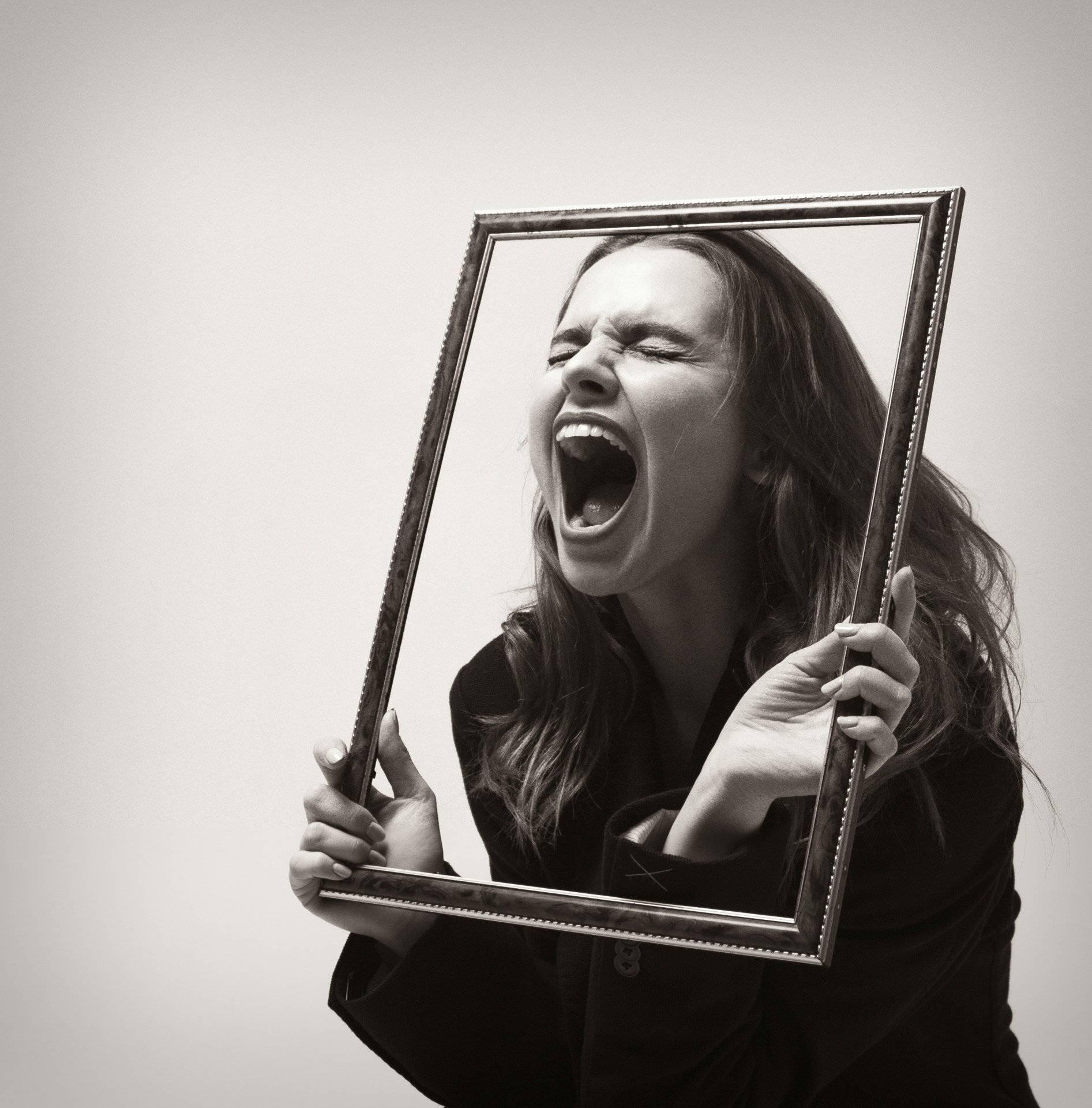 Maria with frame screaming Photography - Fumes Fumes