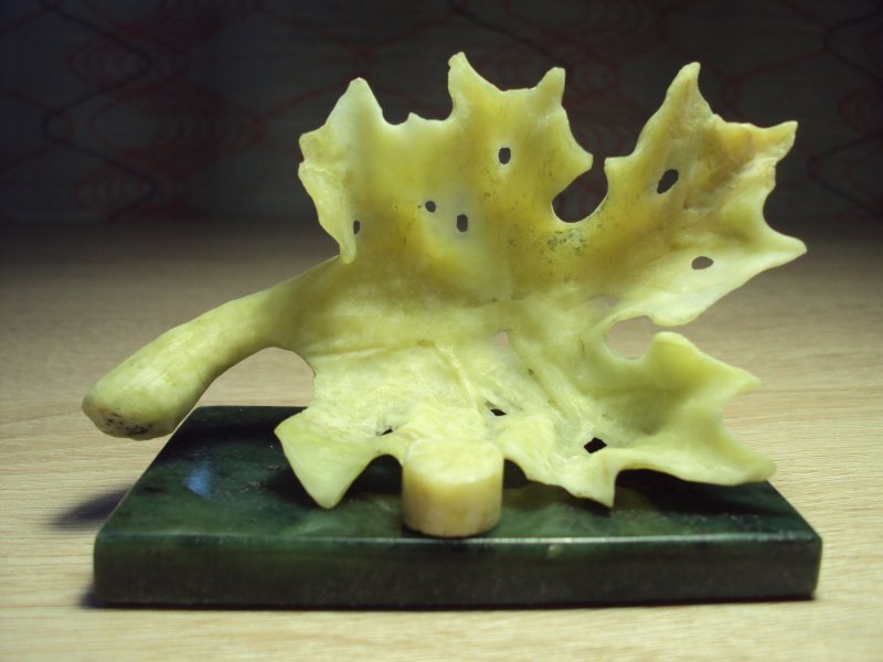 Autumn leaf Sculpture - Alexander Dmitriev